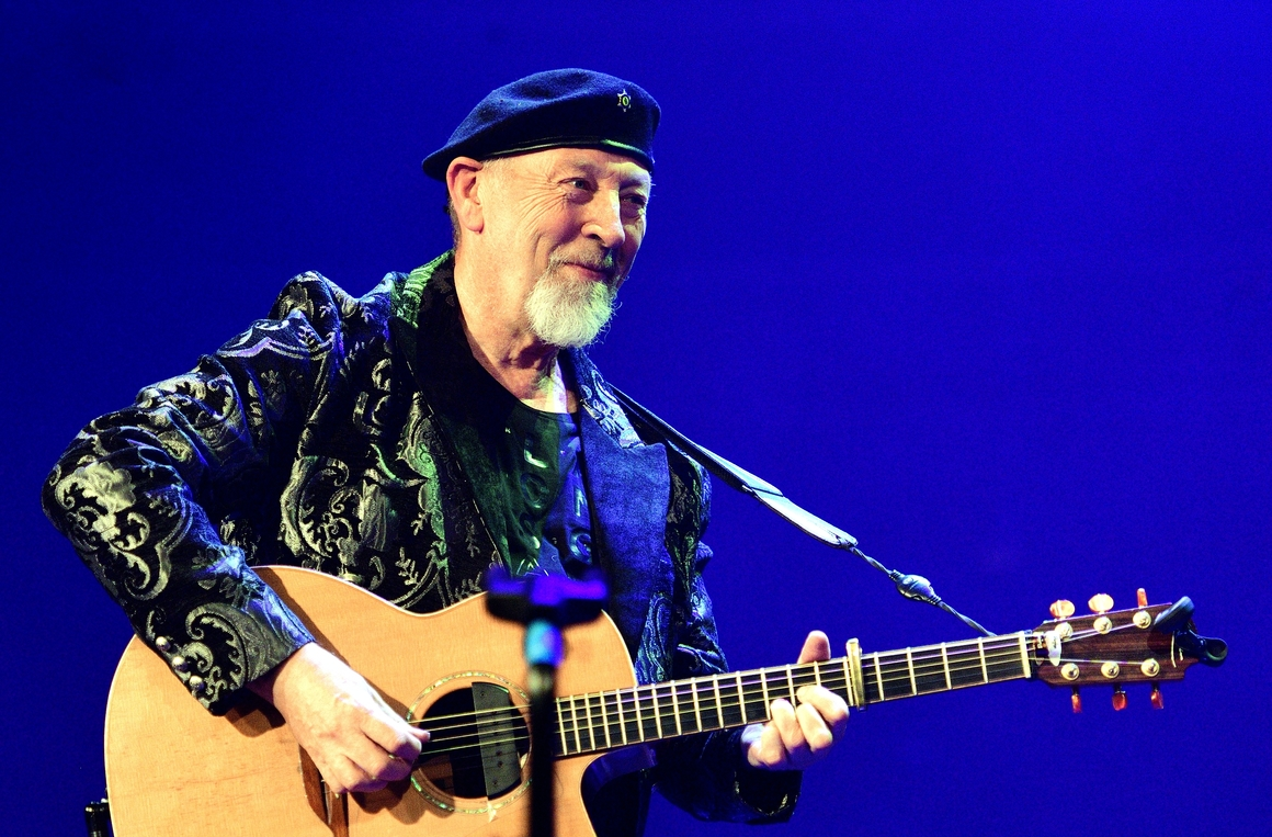 Top 100 Greatest Guitarists Of All Time - Music Minds