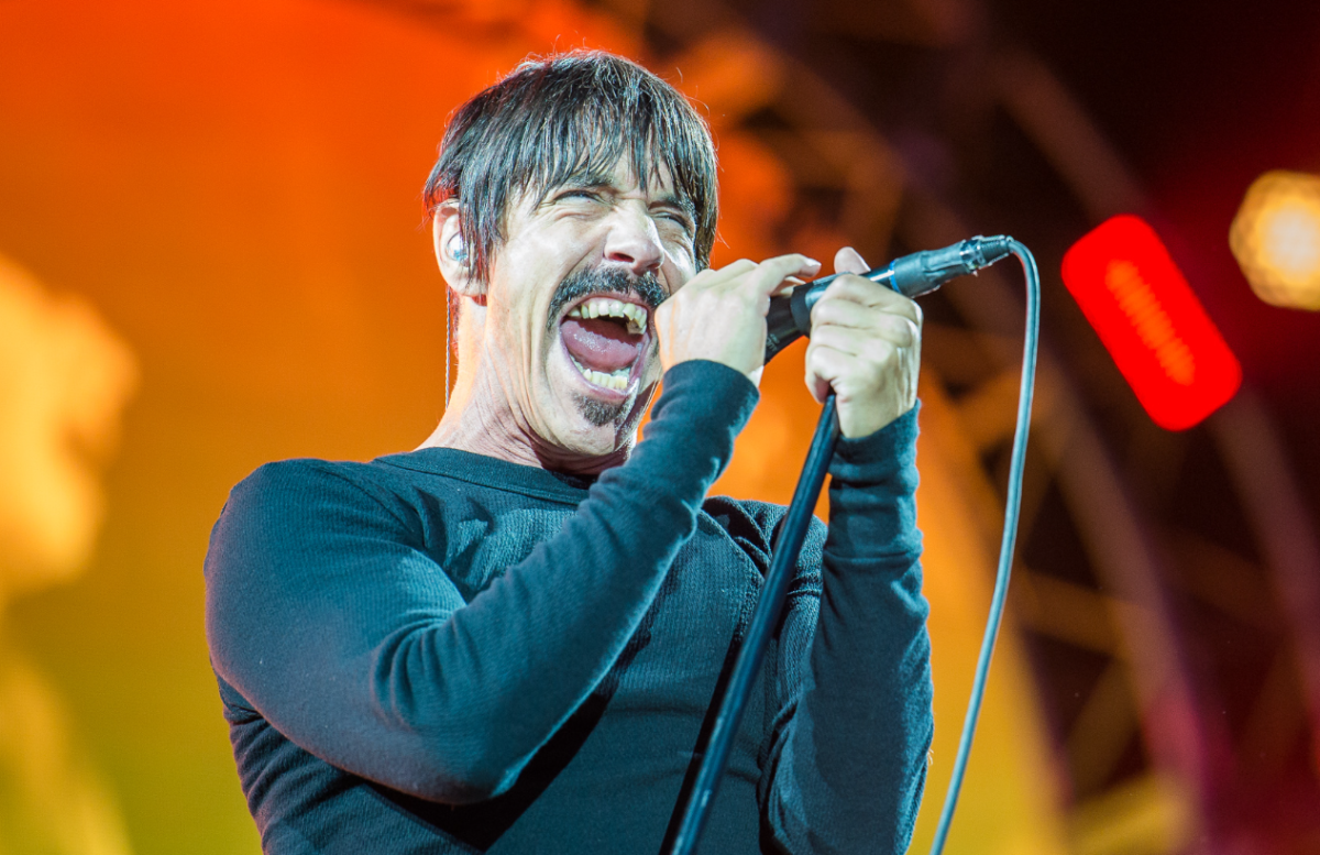 21 Rock Stars' Addiction Struggles: From Fame to Tragedy - Music Minds