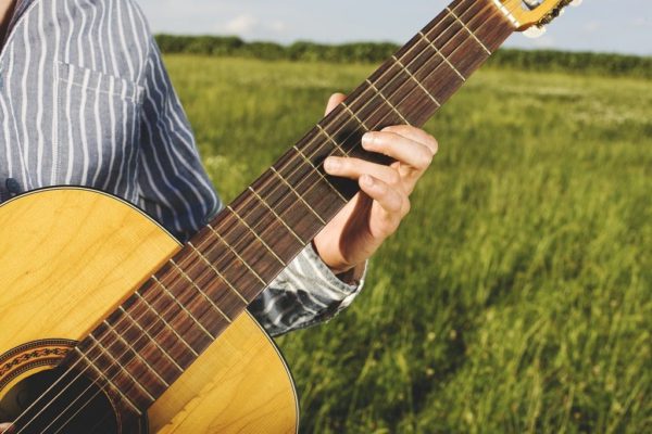 Why Your Wrist Hurts When Playing Guitar (And How to Fix It) - Music Minds