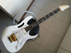 10 of the Worst Guitars You Should Avoid at All Costs - Music Minds