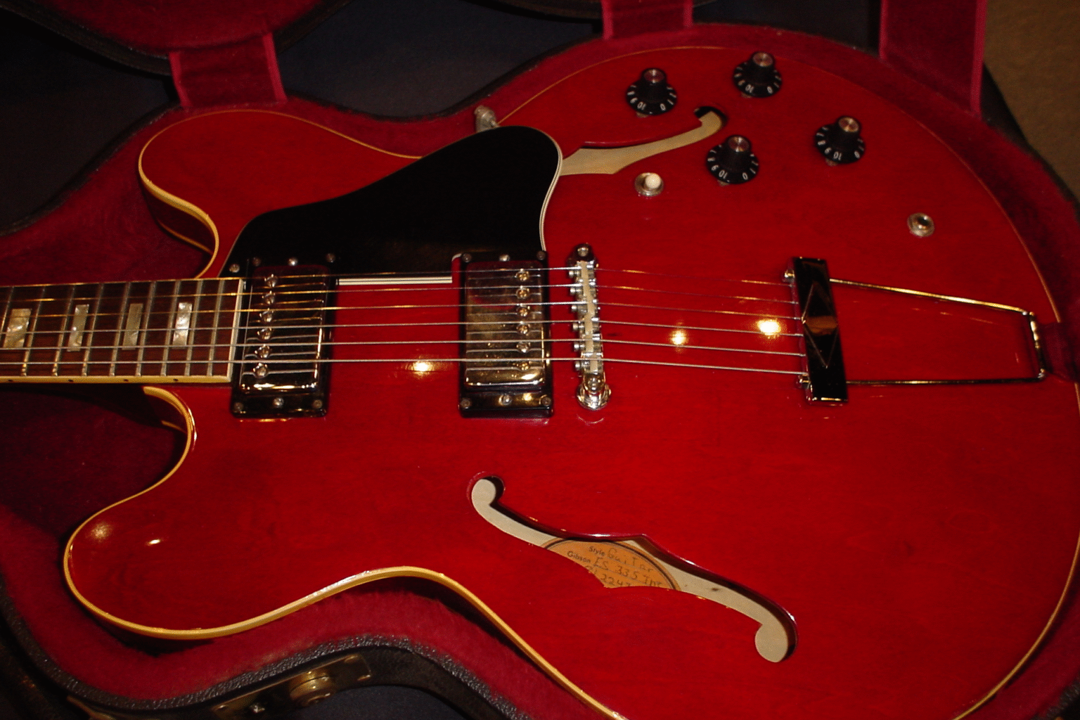 10 of the Worst Guitars You Should Avoid at All Costs - Music Minds