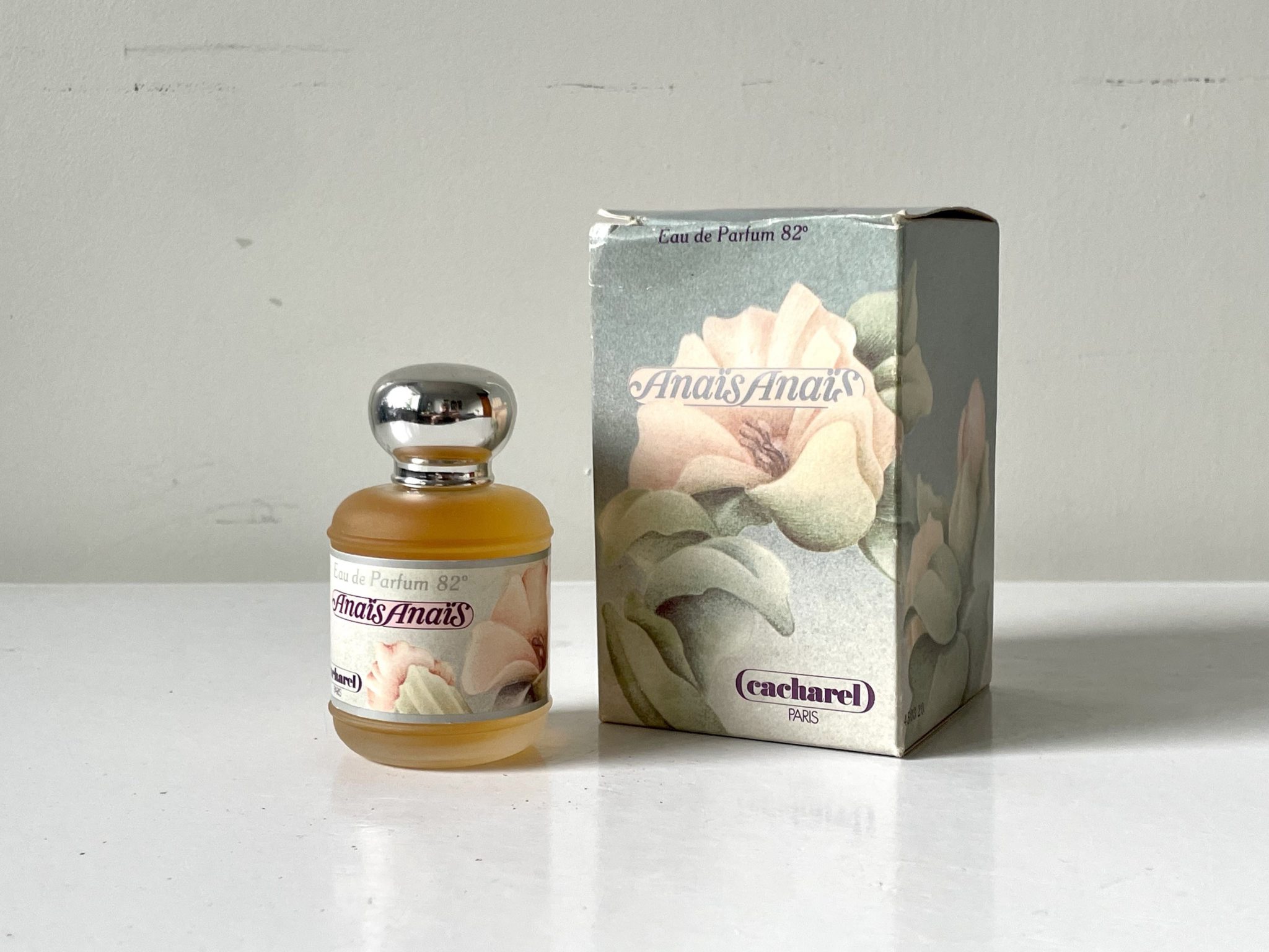 26 Nostalgic Perfumes From the 70s You'll Smell the Second You See Them ...