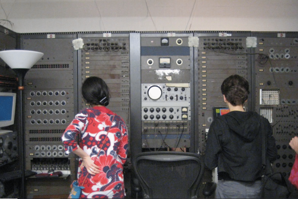 20 Legendary Synths That Built the Future of Music - Music Minds