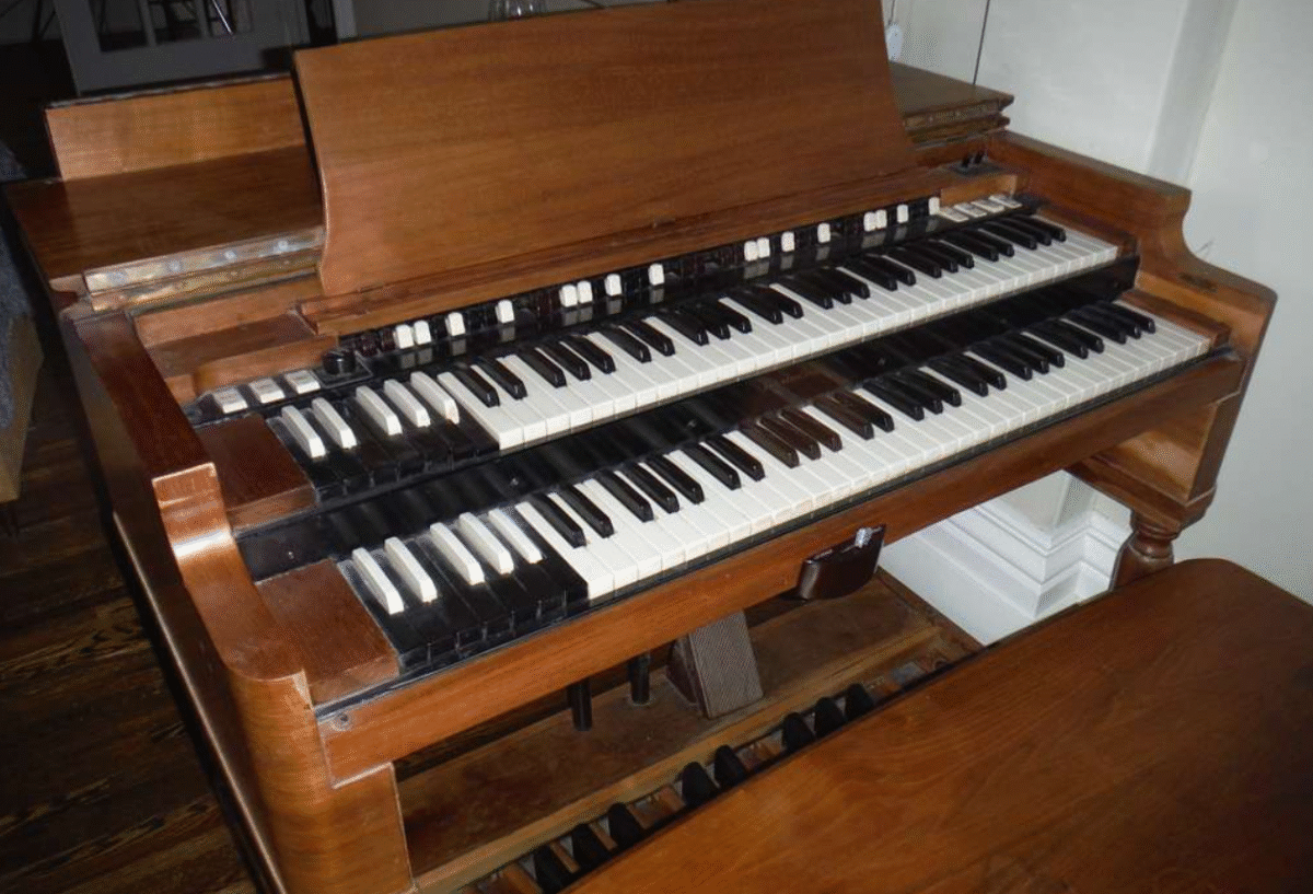 20 Legendary Synths That Built the Future of Music - Music Minds