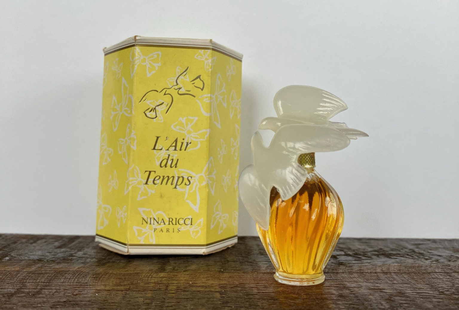 26 Nostalgic Perfumes From the 70s You'll Smell the Second You See Them ...