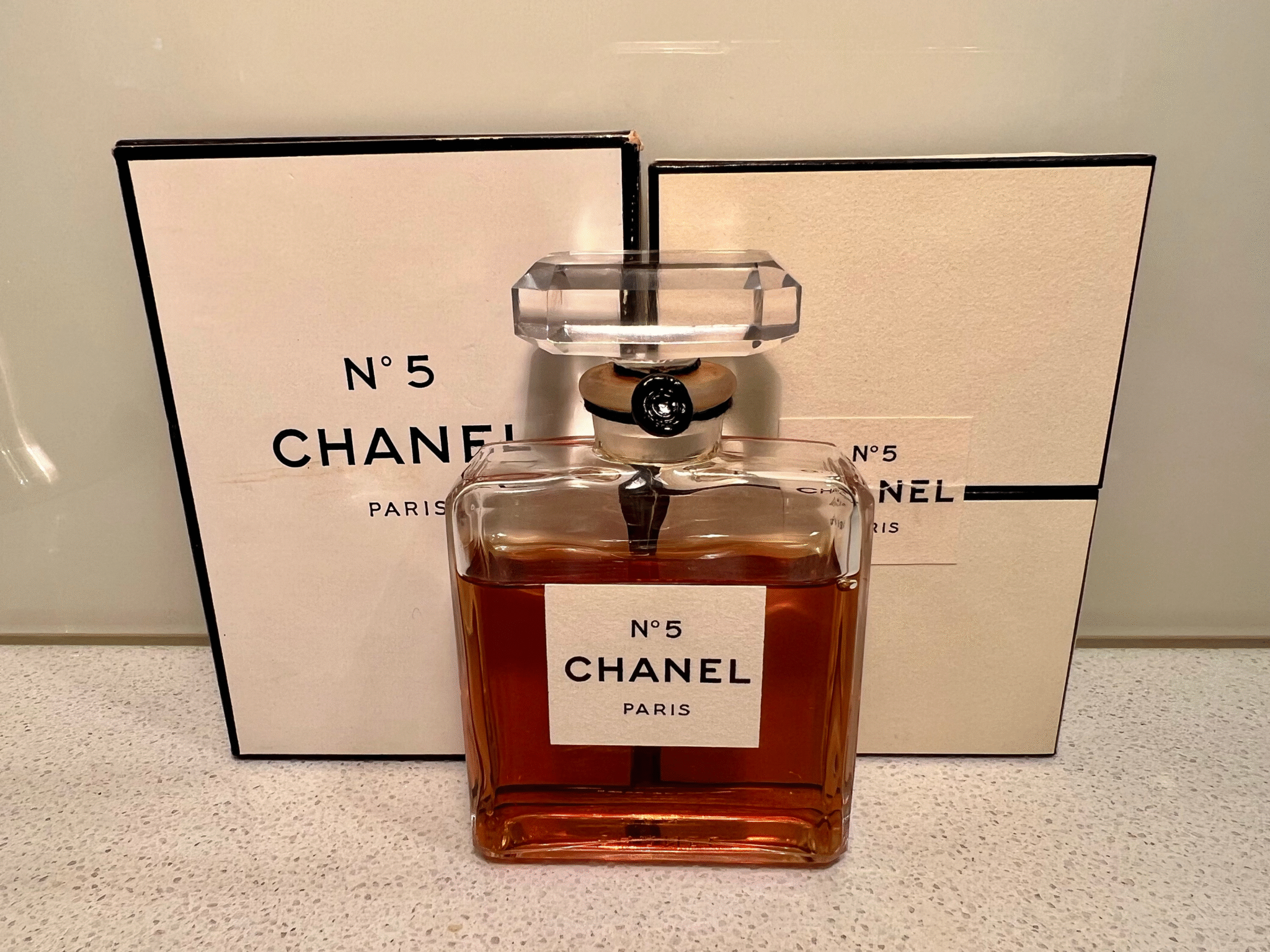 26 Nostalgic Perfumes From the 70s You'll Smell the Second You See Them ...