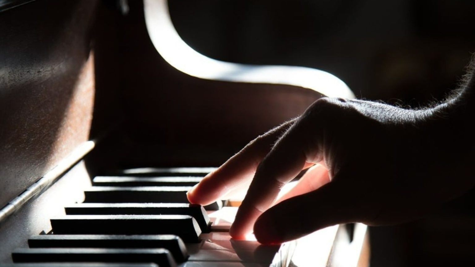 8 Piano Tricks That Will Change How You Play Forever - Music Minds