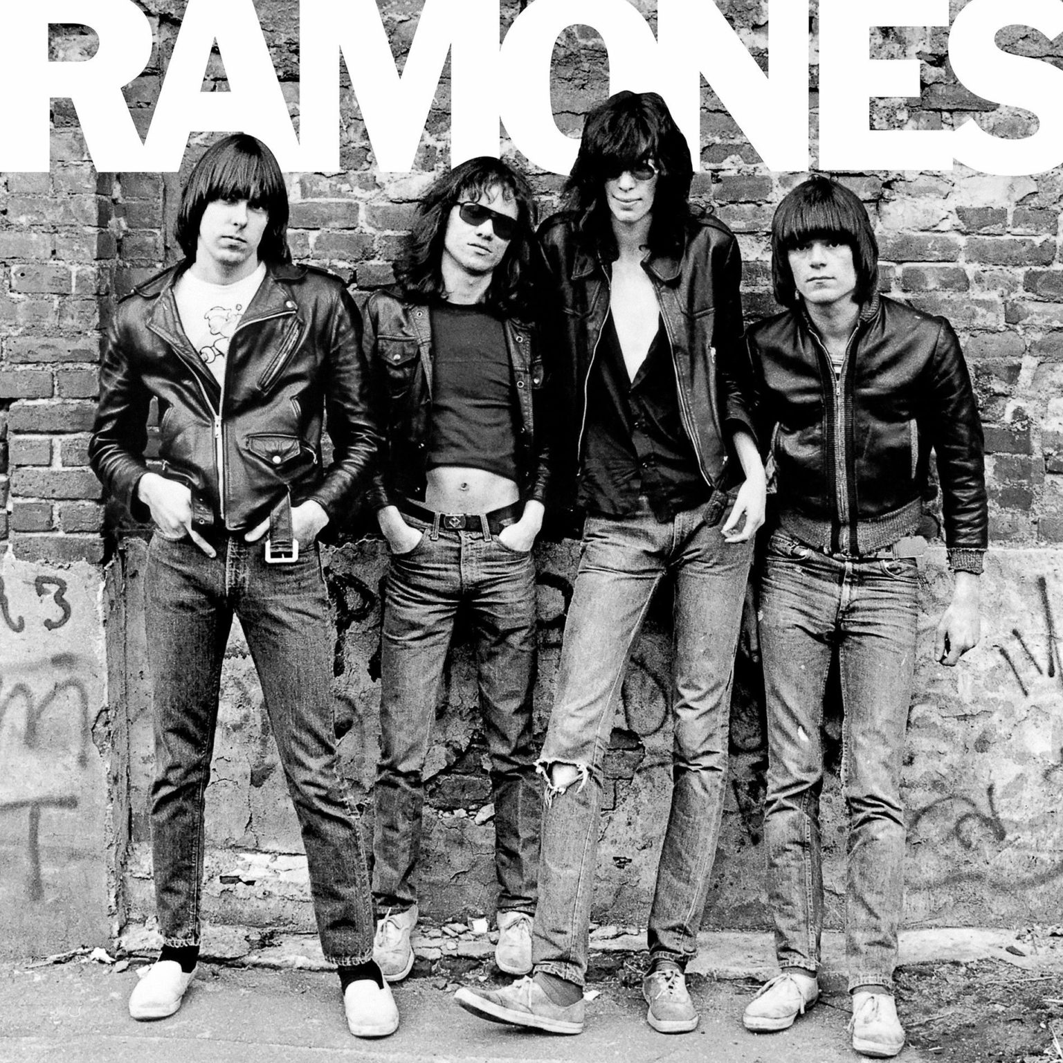 10 Punk Rock Songs Every Beginner Guitarist Should Learn - Music Minds